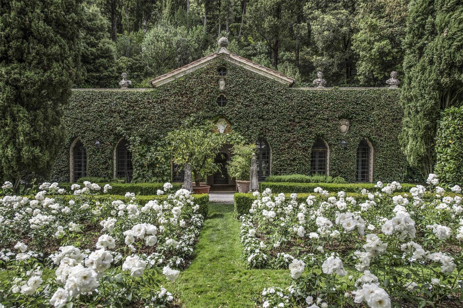 La villa di Valentino Garavani è in vendita per 12 milioni | Forbes Italia