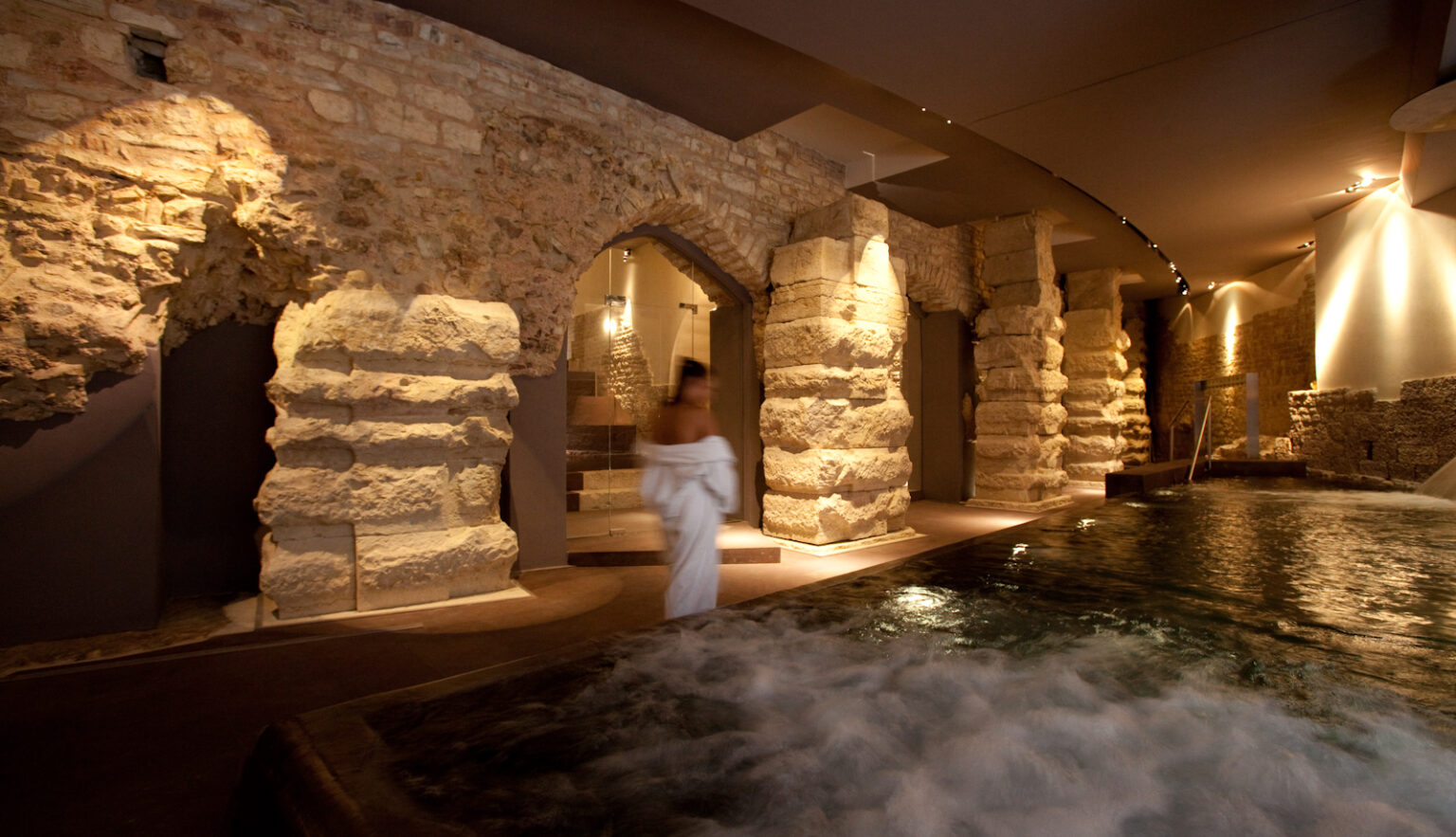 Tra le Dolomiti o in un ex monastero umbro, 10 spa di lusso per un ...